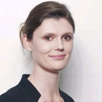 Dealmaker | Stephanie Versteegen