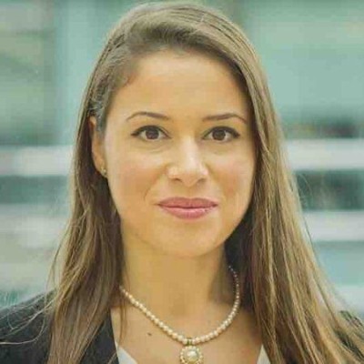 Dealmaker | Elena Mustatea